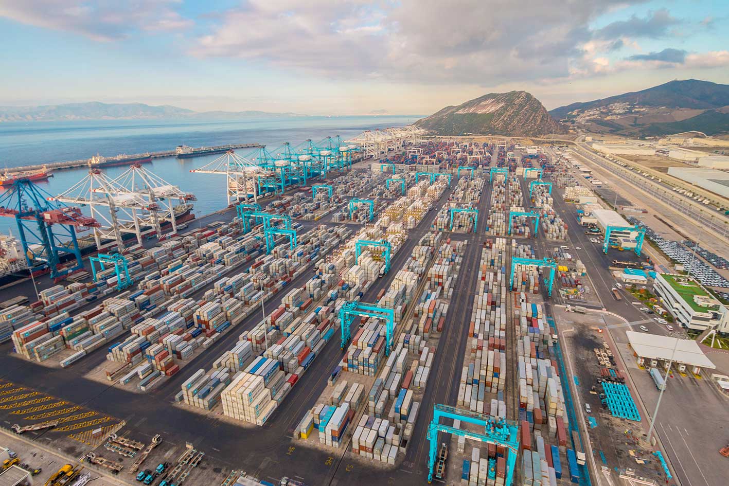 Lifting Global Trade in Africa - APM Terminals