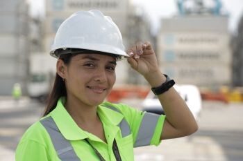 Sector marítimo costarricense abre puertas a mujeres que navegan hacia ...