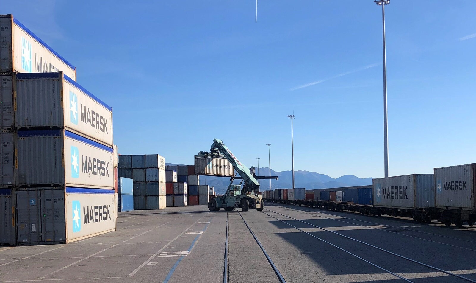 Rail & Shipping Line Services - APM Terminals